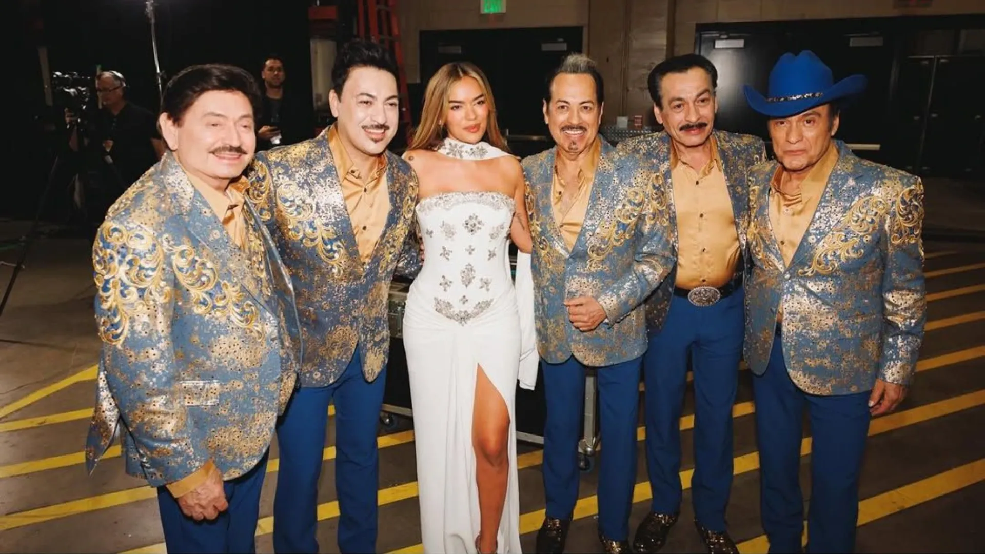 Momento épico: Karol G cumple su sueño al encontrarse con Los Tigres del Norte
